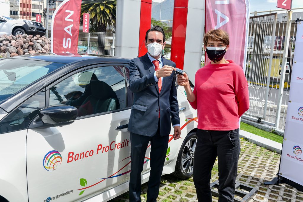 Banco ProCredit amplía su flota de vehículos sostenibles con la ...